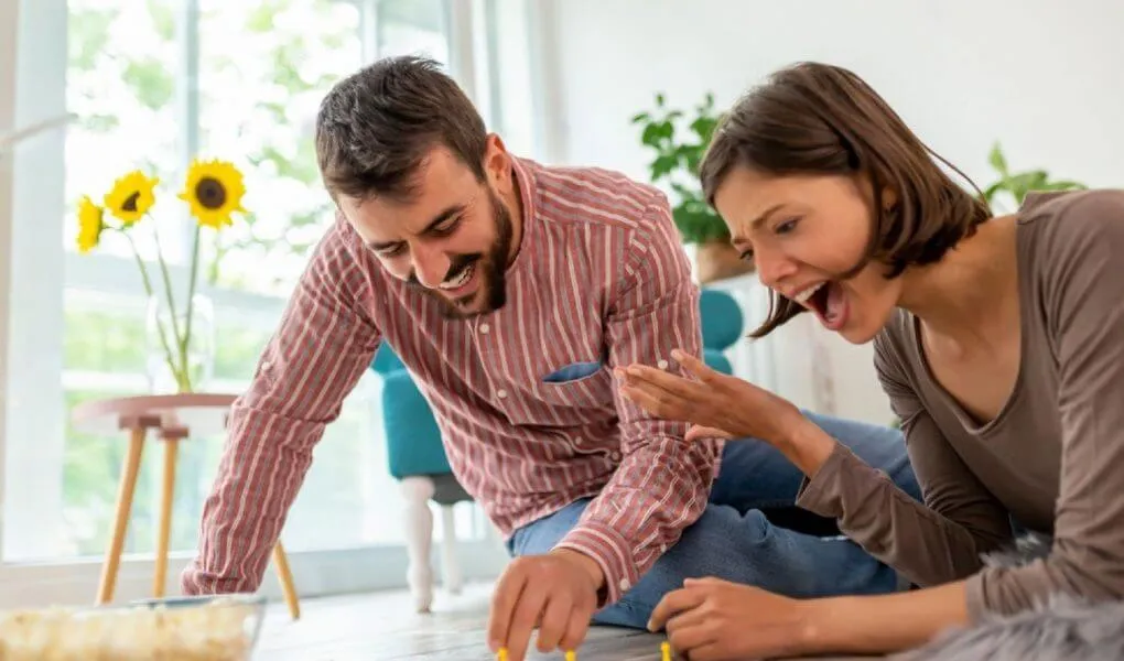 The Best Games For Couples To Play Together | 12 Fun Games – Refu Blog ...